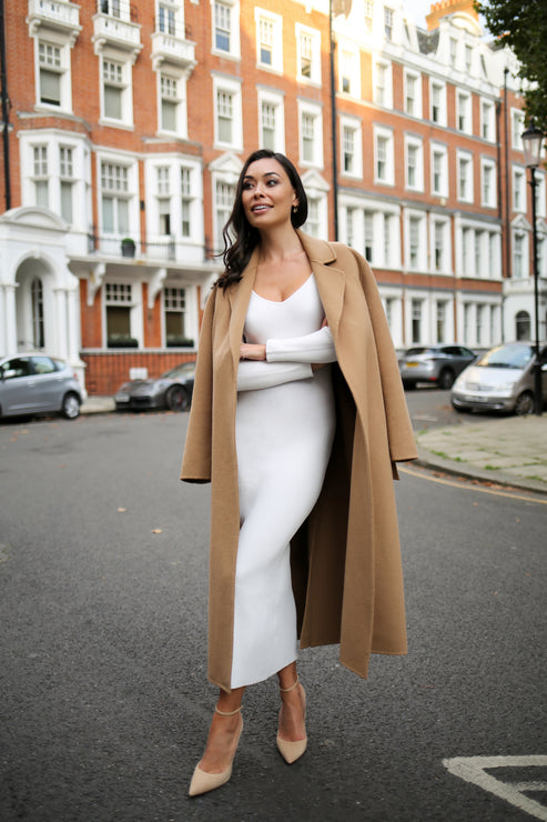 London in White – Everyone Loves The Weekend